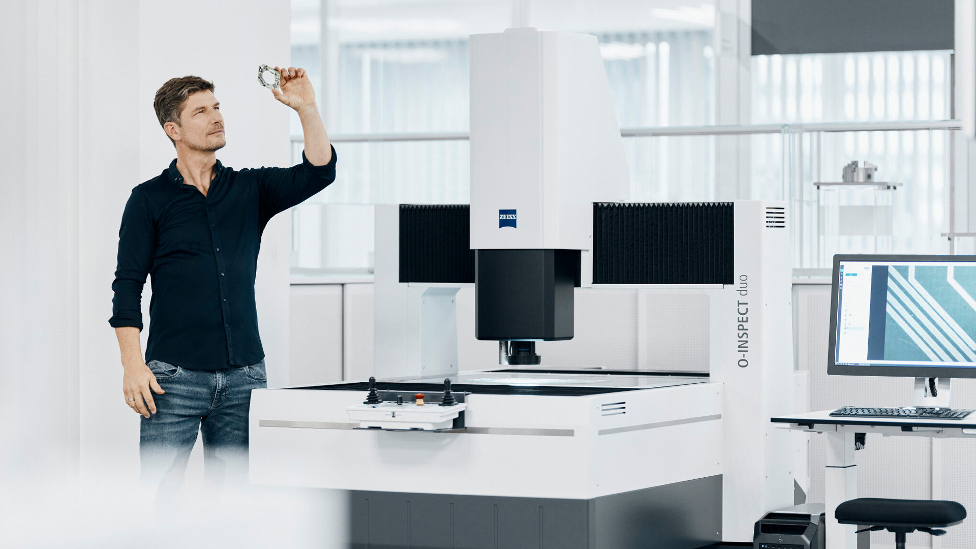 Mit ZEISS O-INSPECT duo Mess- und Inspektionsaufgaben auf einer ...